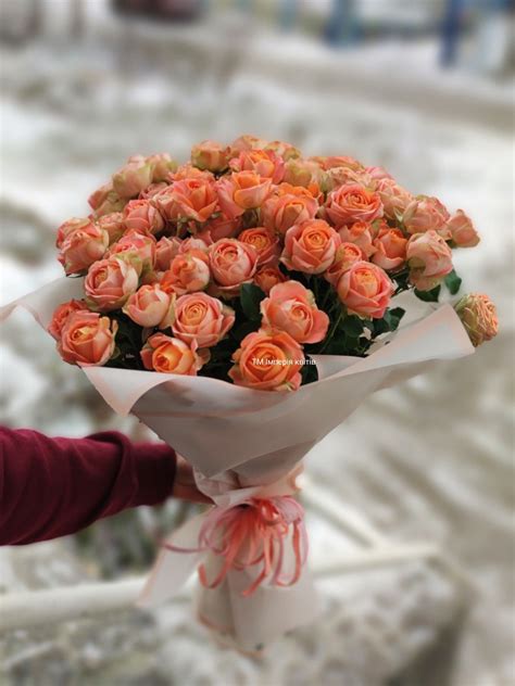 Букет піоновидних дрібногілкових троянд