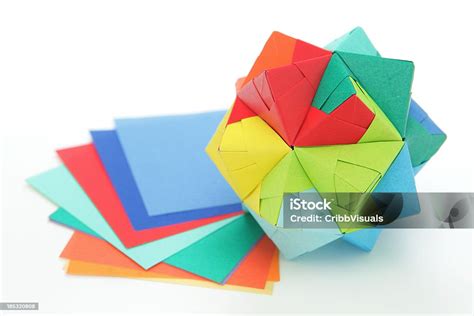 하나의 색상화 종이접기 다면체 종이 주정 디자인 0명에 대한 스톡 사진 및 기타 이미지 0명 건축적 특징 공예 Istock