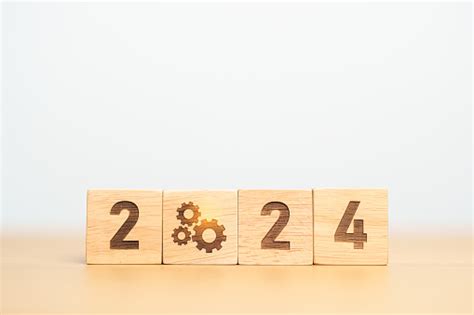 톱니바퀴 아이콘이 있는 2024 블록 비즈니스 프로세스 팀 팀워크 목표 목표 결의안 전략 계획 행동 동기 부여 변화 브레인스토밍 및 새해 시작 개념 0명에 대한 스톡 사진