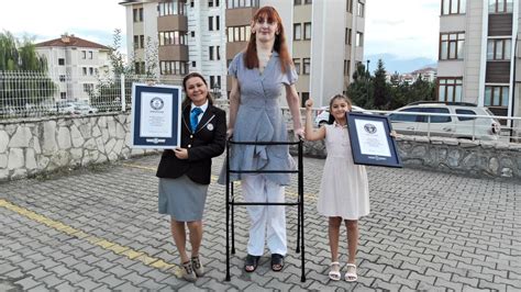 Worlds Tallest Woman Takes Her First Ever Flight