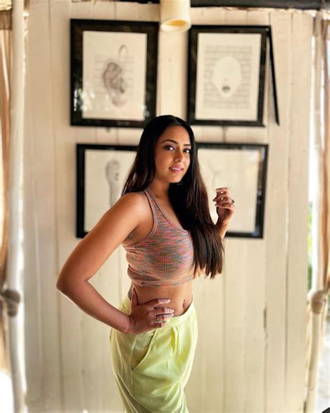 Deeksha Sonalkar Stunning Actress Shared Beach Photoshoot