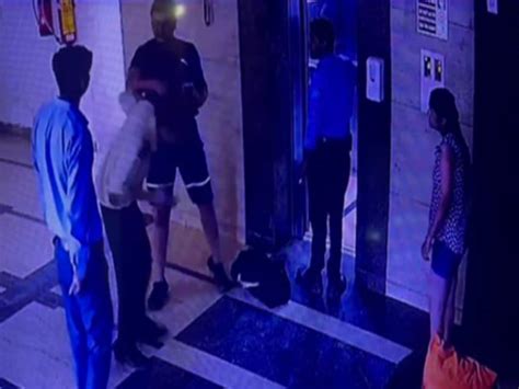Man Arrested For Slapping And Abusing Security Guard And Lift Operator At Gurugram Society नोएडा