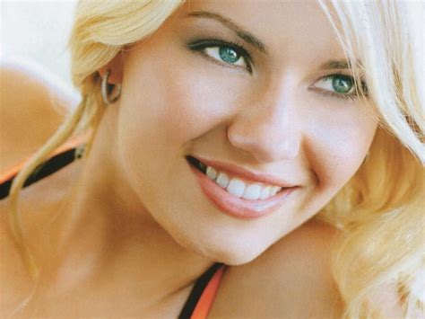Elisha Cuthbert Smile Images Wallpaper Hd Celebrities 4k Wallpapers Images And Background