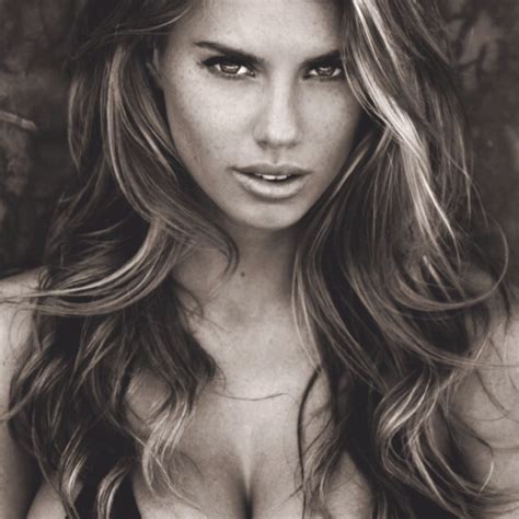 Potere Dei Social Ecco Charlotte Mckinney La Modella Scoperta Su