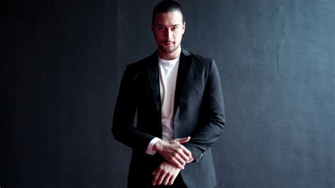 Foto Gaya Macho Daniel Adnan Yang Resmi Menikahi Tara Basro