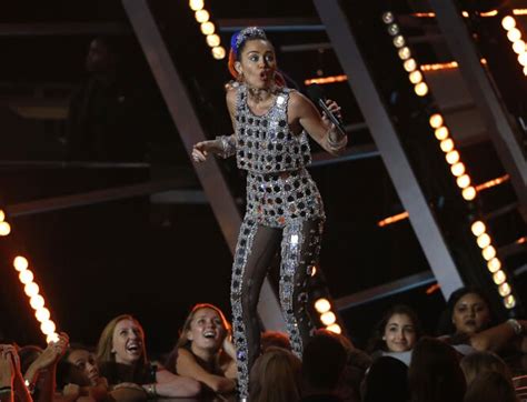Vma 2015 9 Outrageous Revealing Outfits Of Miley Cyrus That Will Make