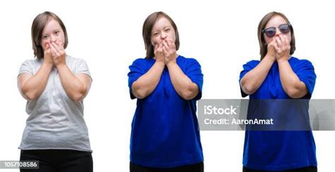 입 실수에 대 한 손으로 다루는 충격된 절연된 배경 위에 Sydrome 여자 다운의 콜라주 비밀 개념입니다 T 셔츠에 대한 스톡 사진 및 기타 이미지 Istock