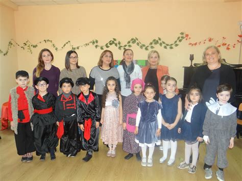 თეატრალური ღონისძიება სკოლაში ვემშვიდობებით შემოდგომას“