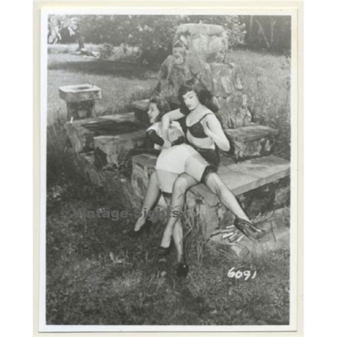 Irving Klaw Bettie Page Spanking Maid Outdoors 6091 Pin Up Bdsm