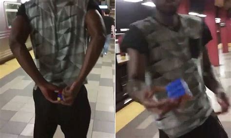 Brooklyn Man Solves Rubik S Cube Behind His Back In 20secs Daily Mail Online