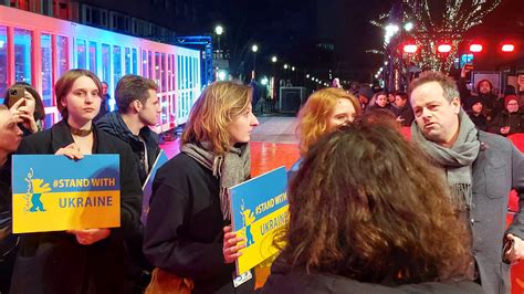 Акцията на солидарност с Украйна доведе различни хора на червения килим Снимка Юлия