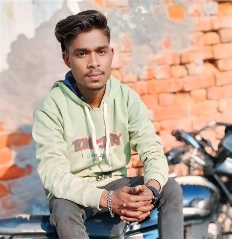 Follow Me Please 🥺🥺🥺 Jitendra Kumar