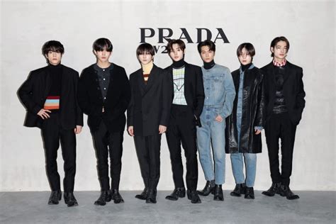 ‘프라다 23fw 남성 패션쇼 에서 만난 ‘엔하이픈 맴버들 패션서울