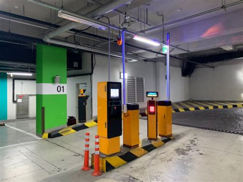 차량번호인식기 주차자단기 무인주차요금정산기 등 주차관제시스템을 제주도 제주시 건입동 호텔휘슬락 주차장에 시공한 현장 사진입니다