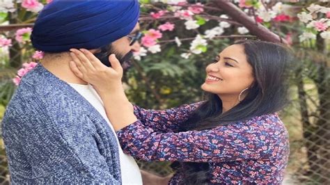 Punjabi Bollywood Singer Harsdeep Kaur Pregnant Give Good News Soon
