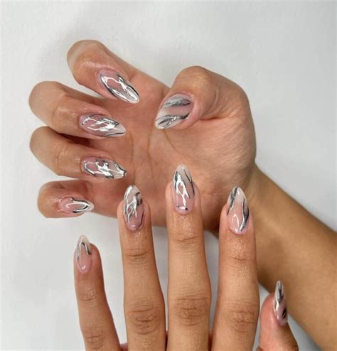 21 Simple Metallic Nails Sparkling Boy Ideas