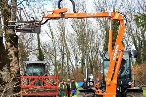Self Propelled Hedge Cutter Makes Irish Debut Agrilandie