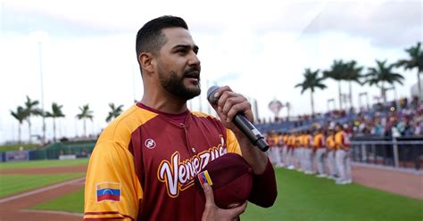 Martín Pérez Entona El Himno De Venezuela Infobae