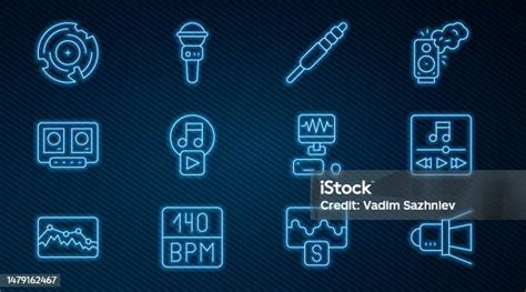 세트 라인 영화 스포트라이트 음악 플레이어 오디오 잭 광장에서 재생 Dj 원격 및 믹싱 음악 비닐 디스크 녹음 스튜디오 및 마이크 아이콘 벡터 Dj에 대한 스톡 벡터 아트