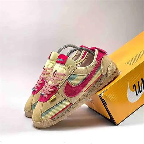 کفش اسپرت دخترانه فانتزی در مدل های رنگی منگی عکس