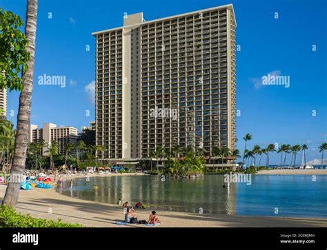 Hilton Hawaiian Village Duke Paoa Kahanamoku Lagoon And Rainbow Tower