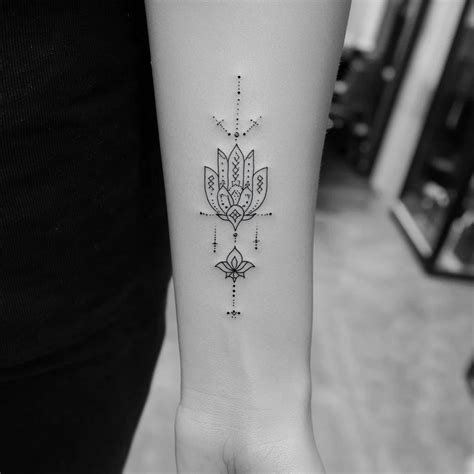 25 Elegant Line Work Tattoo Ideas That Make A Subtle Statement