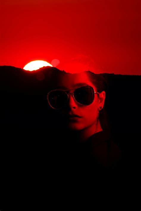 검은 액자 안경과 검은 재킷을 입은 남자 사진 Unsplash의 무료 사람의 이미지