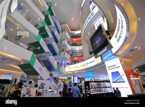 People Visit Plaza Low Yat In Bukit Bintang Kuala Lumpur Malaysia Stock