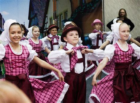 Немецкая Национальная Одежда, Народный Женский Костюм Германии ...