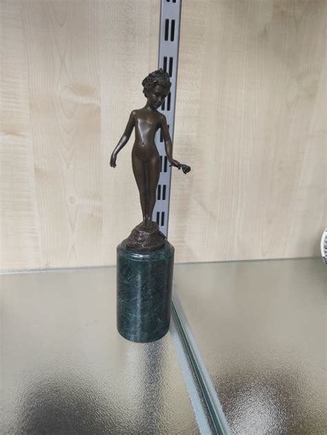 Bronze Figur MÄdchen Mit Einer Rose Sign Milo Gebraucht In Jeuss Für