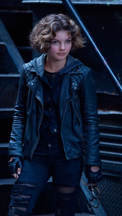 1081x1920 Resolution Gotham Camren Bicondova Selina Kyle 1081x1920