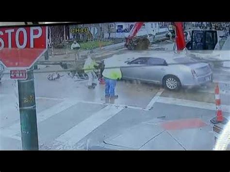 Daily Safety Fails🤯poor Traffic Control During Construction Repairs🤯