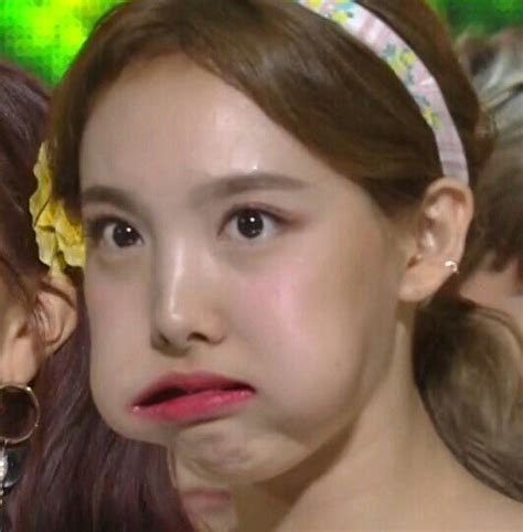 Nayeon Comie Do Hielos Nayeon Fotos De Mi Esposa Novia Coreana