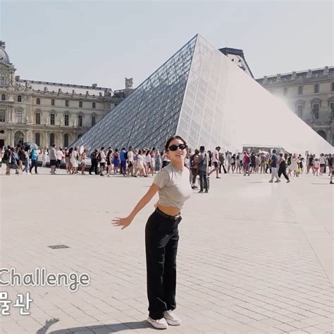 Jihyo Dancing To Killin Me Good In Front Of The Louvre R Jihyo