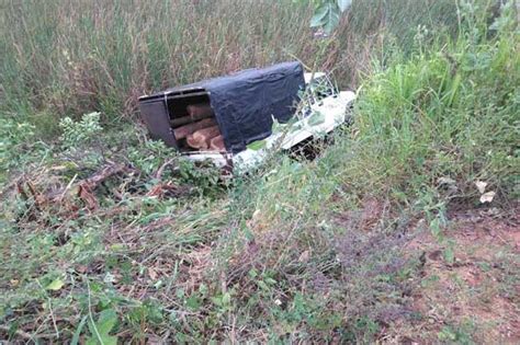 හොර පාරේ ගිය කොට ලොරිය මඩේ