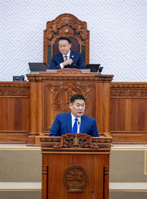 Л Оюун Эрдэнэ Засаглал тогтворгүй болж эдийн засгийн нөхцөл байдал хүндэрч намууд зөвшилцөж