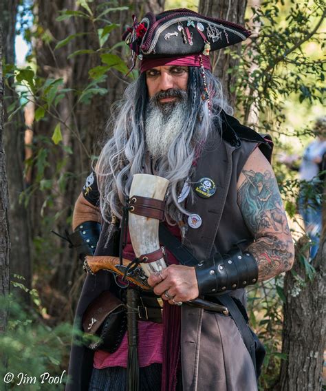 Pin By Maxine Ezell On Pirates Pirate Costume Men Pirate Cosplay