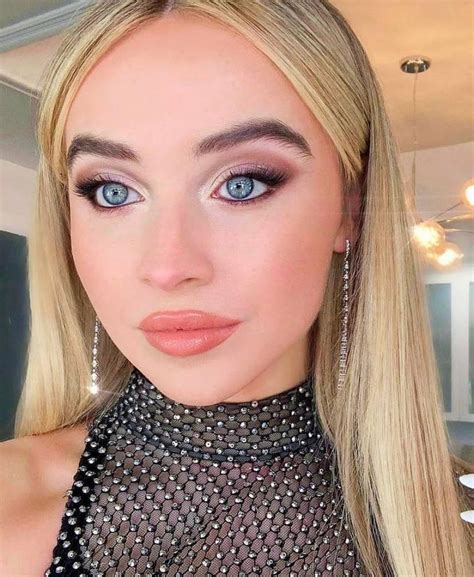 Her Lips Are So Perfect😍 Scrolller