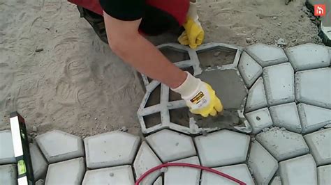 How To Lay Concrete Pavers Using A Mold Youtube