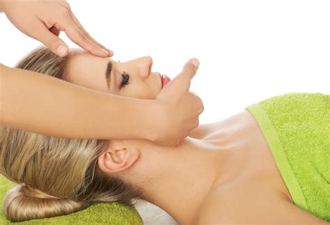 Premium Photo Cropped Hands Of Massage Therapist Massaging Woman Face