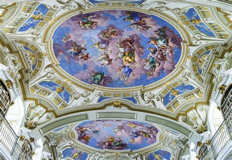 Grandes Interiores Barrocos Foto De Archivo Imagen De Viejo