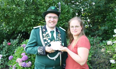 Sassenbergs Königspaar Vom Schützenthron In Die Flitterwochen Die Glocke