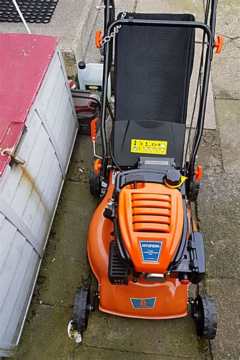 Garden And Outdoor Pick The Right Lawn Mower And Make Mowing The Lawn