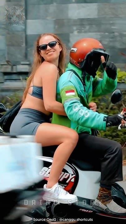 Aksi Bule Bali Buat Ojol Tersenyum Youtube