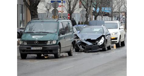 Верижна катастрофа затапи булевард България в столицата снимки