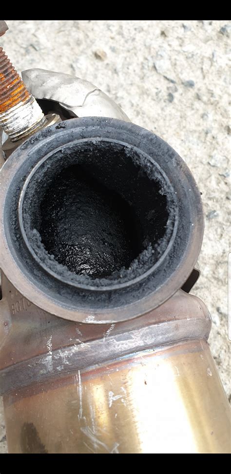 정비박사 폭스바겐 파사트 Dpf 업자수리를 위해서 보내진 폭스바겐 파사트 Dpf가 하나 있습니다