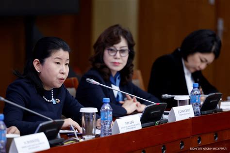 Эмэгтэй парламентчид “Шийдвэр гаргах түвшинд тэгш төлөөллийг хангахад чиглэсэн арга зам” сэдвээр