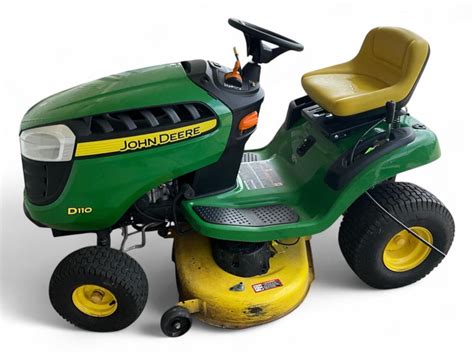 Lot John Deere Riding Mower Model D110