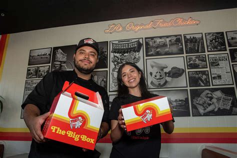 Californias Most Iconic Fried Chicken Chain Is Ready For A Comeback