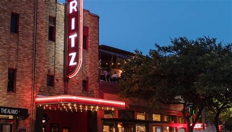 Popular Podcaster Joe Rogan Tied To New Downtown Austin Comedy Club